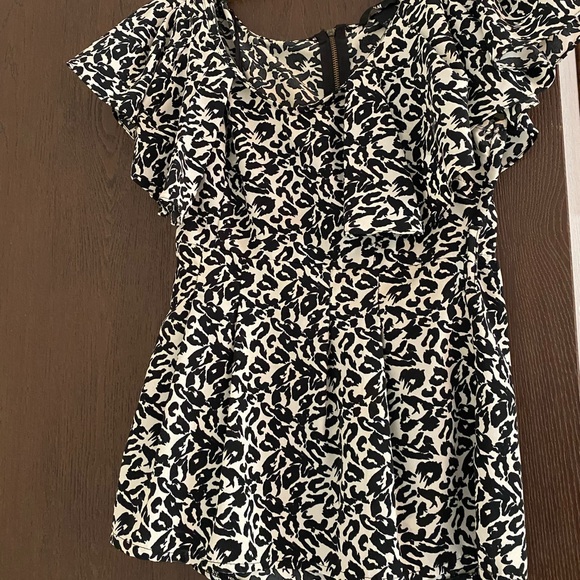 H&M | Tops | Black And White Zipper Back Top | Poshmark